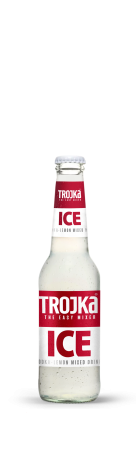Trojka – ein Vodka und über zehn verschiedene farbenfrohe Liköre ...